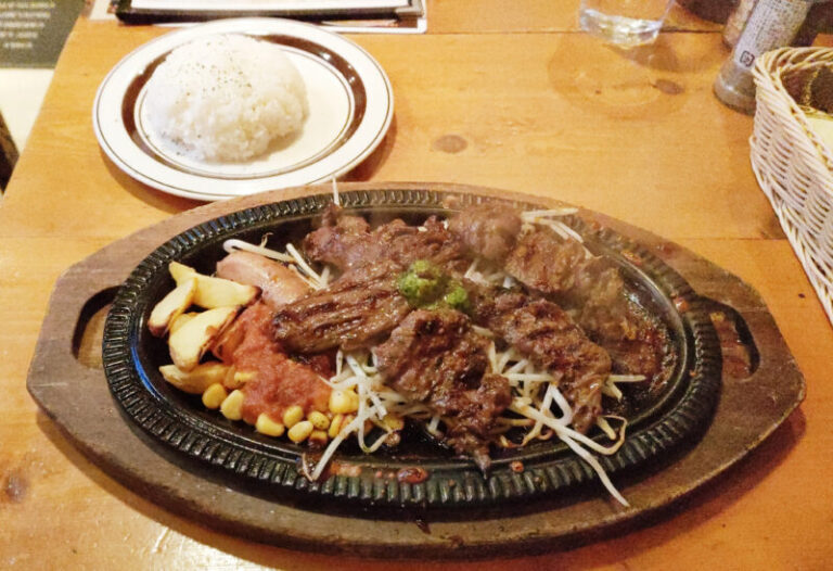 【北区】十条の「TOMBOY CAFE」で、ランチ限定価格『熟成ハラミステーキ』のプレートを食べたよ。リーズナブルにぎゅっと身のつまったお肉を ...